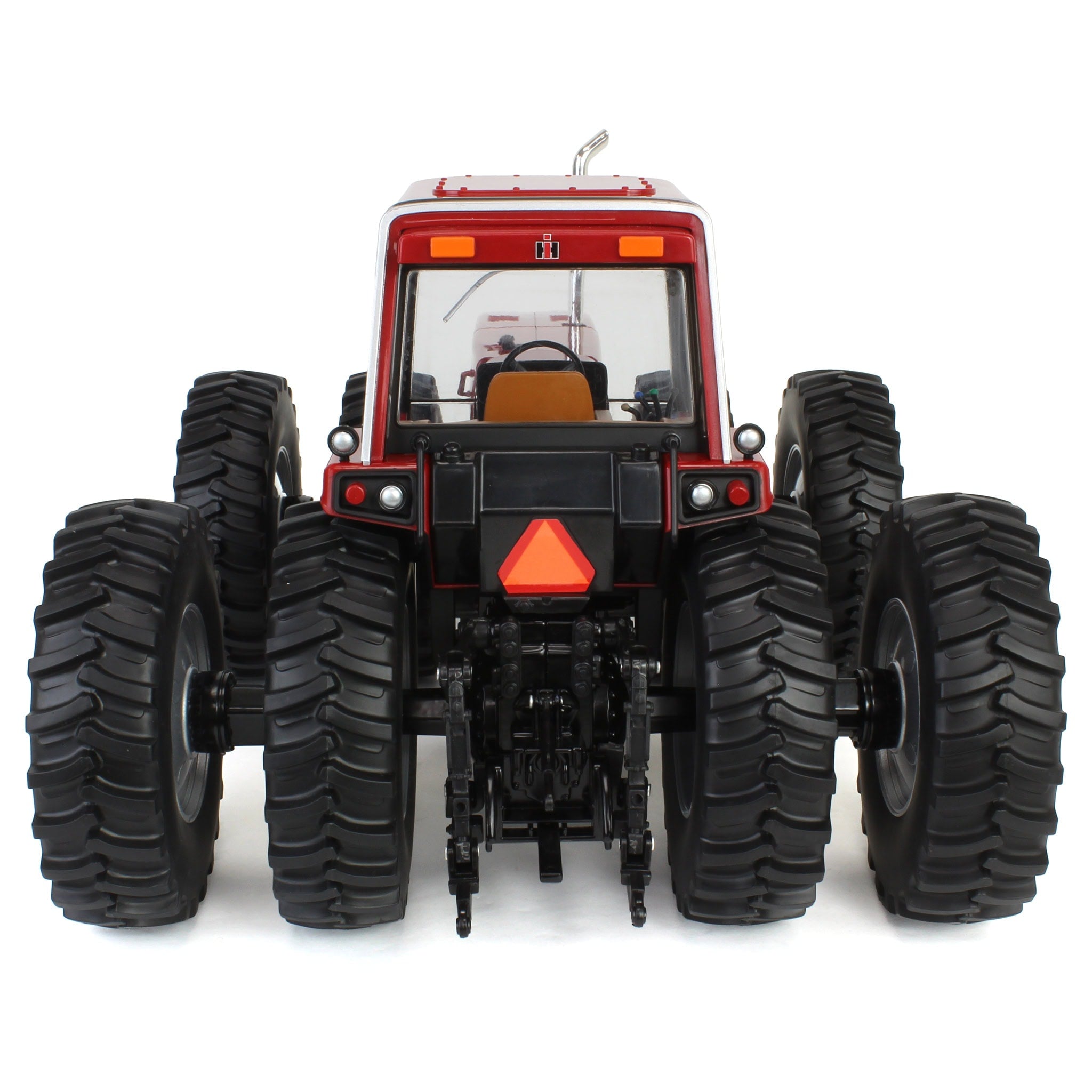 (B&D) 1/16 International 7688 Super 70 Series 2+2, 3rd in Outback Toys
