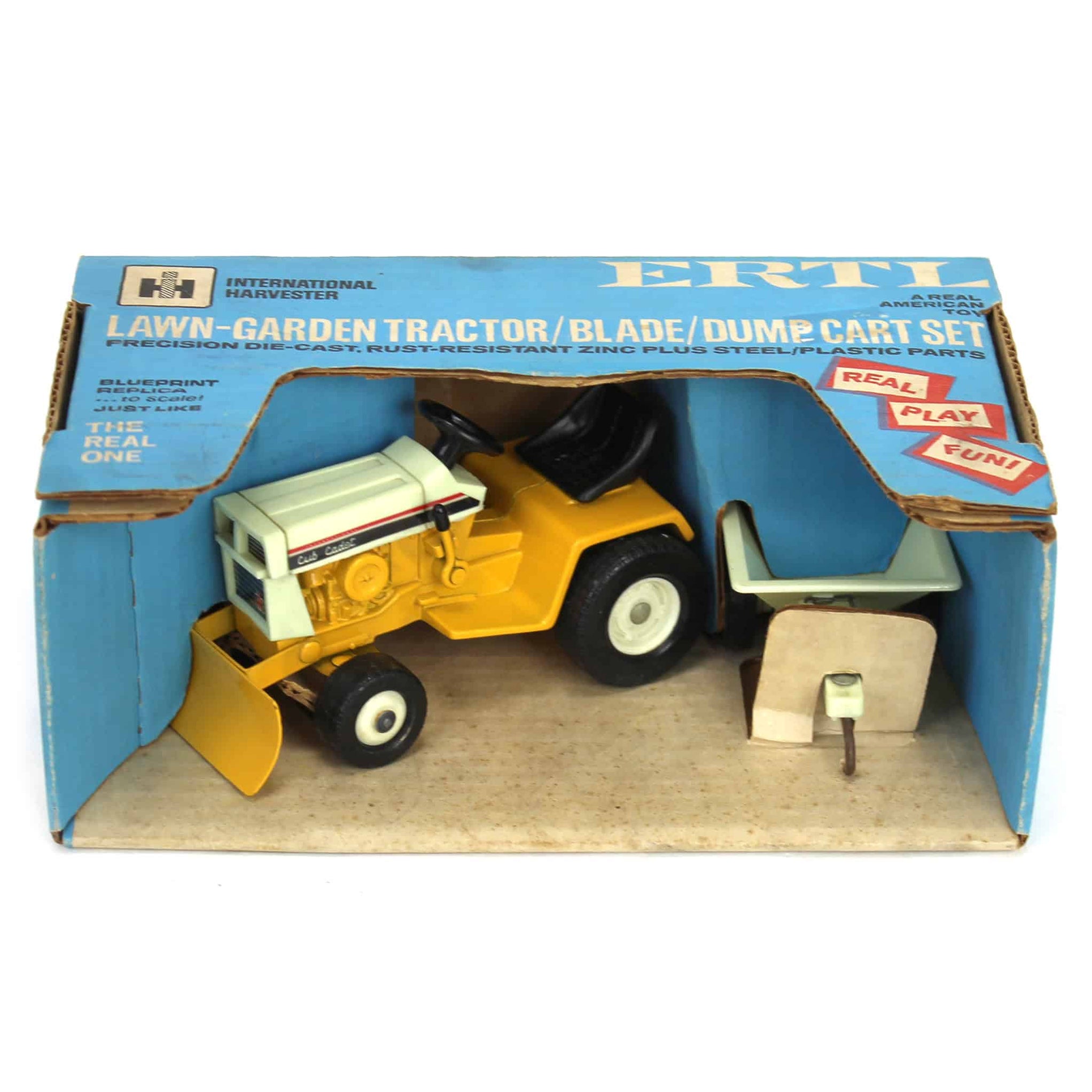 1/16 IH Cub Cadet 129 Garden Tractor with Blade & Cart — Outback Toys