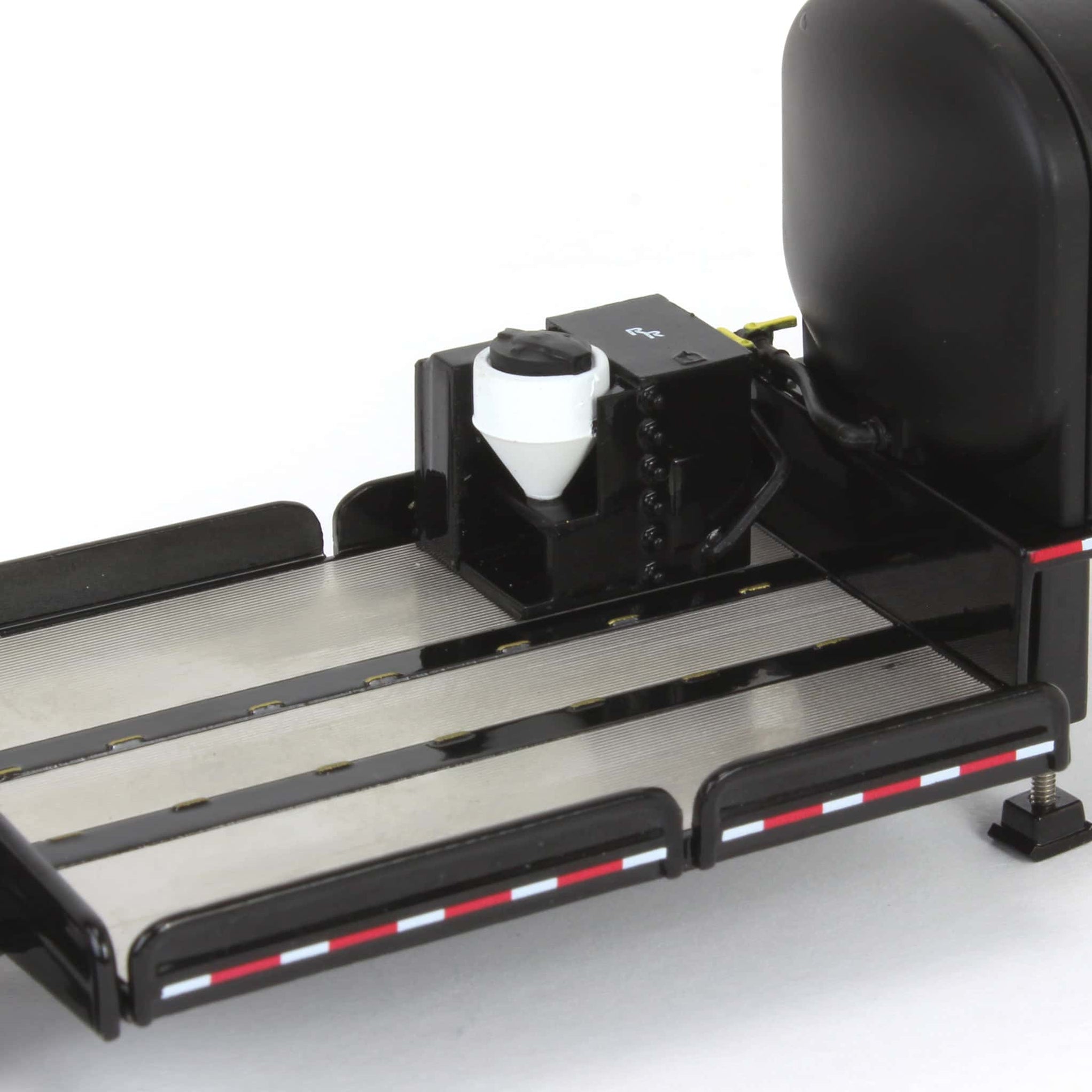 1/64 RoadRuner Manufacturing Model 4000 Sprayer Trailer — Outback Toys
